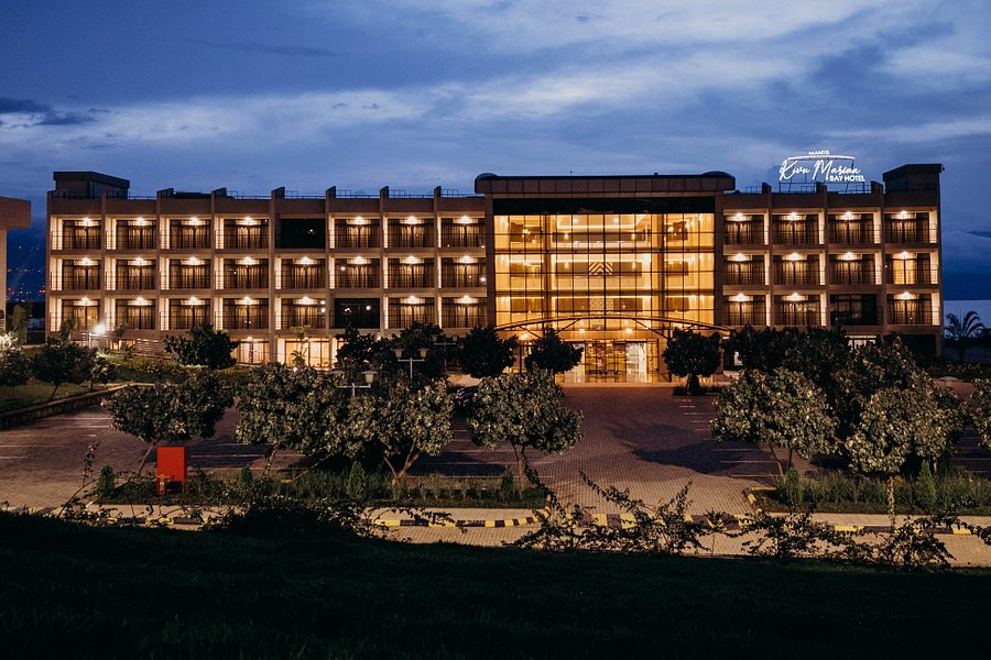 Mantis Kivu Marina Bay | Rwanda Safaris | Gorilla Trekking Tours | Chimps